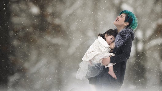 Una fotógrafa busca normalizar la lactancia materna con una serie de ...