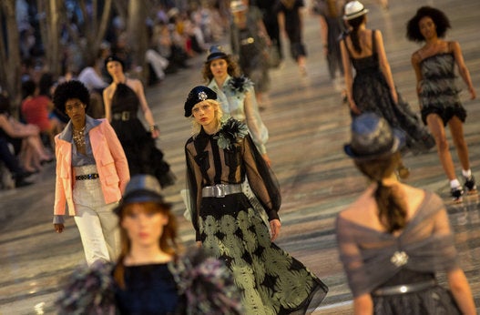 Chanel desembarca en Cuba: el desfile de la firma en la isla (FOTOS ...