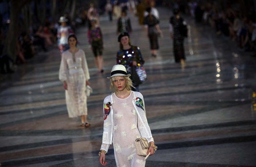 Chanel desembarca en Cuba: el desfile de la firma en la isla (FOTOS ...