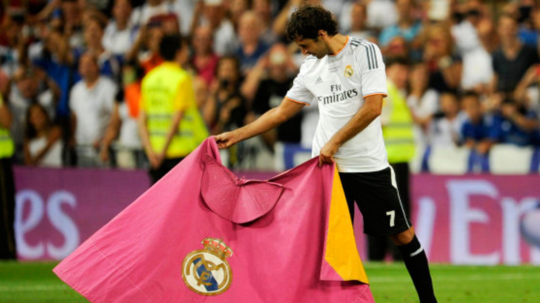 Homenaje a Raúl: Los 7 momentazos del '7' en su vuelta al Bernabéu ...