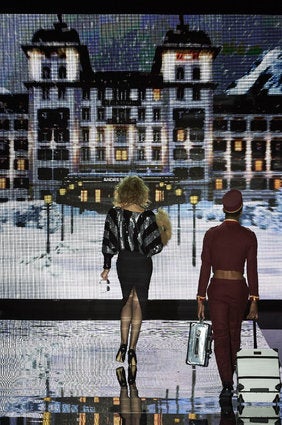 Andrés Sardá llena su sensualidad del espíritu de los grandes hoteles ...