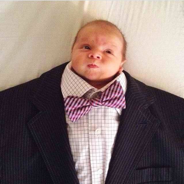'Baby Suiting': la moda de vestir bebés con trajes de adultos para ...