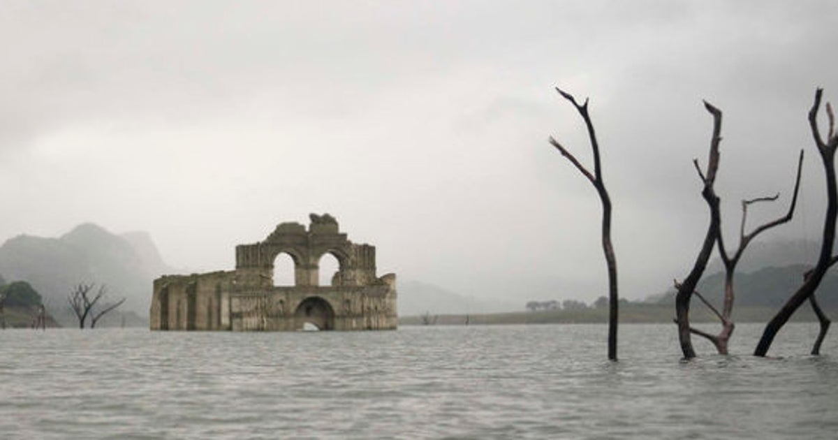 Una iglesia sumergida de 450 años queda al descubierto por la sequía ...