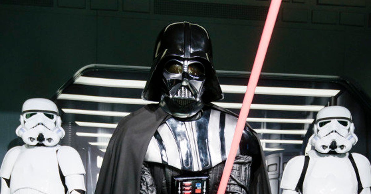 Un artista ucraniano convierte una estatua de Lenin en Darth Vader | El ...