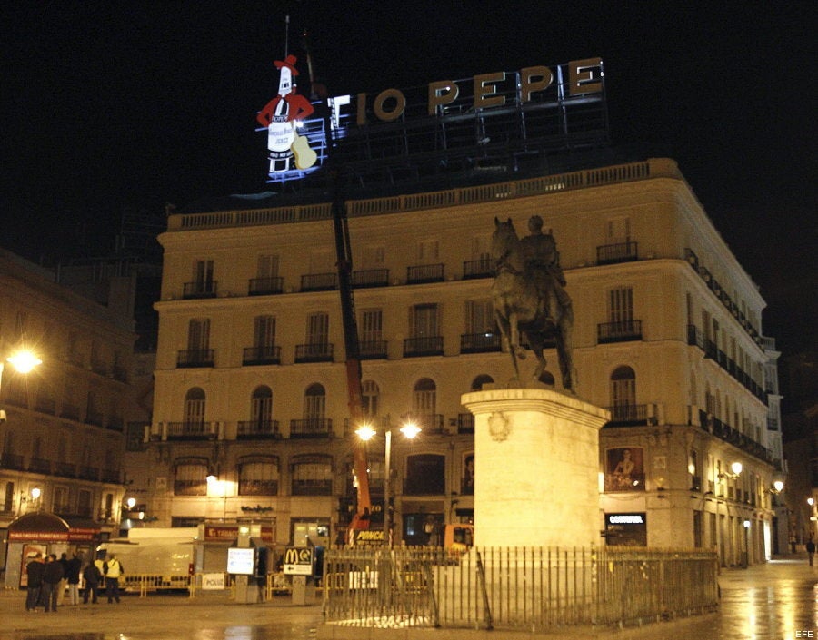 El cartel de Tío Pepe vuelve a la Puerta del Sol (FOTOS) | El HuffPost