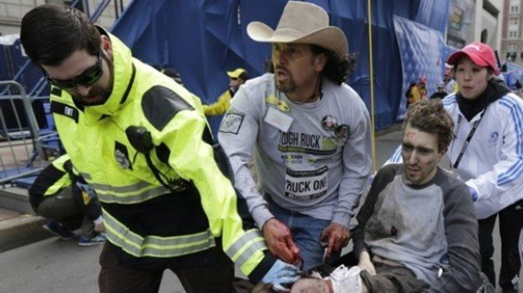Jeff Bauman, el hombre amputado de la foto icónica de Boston, ayuda a ...