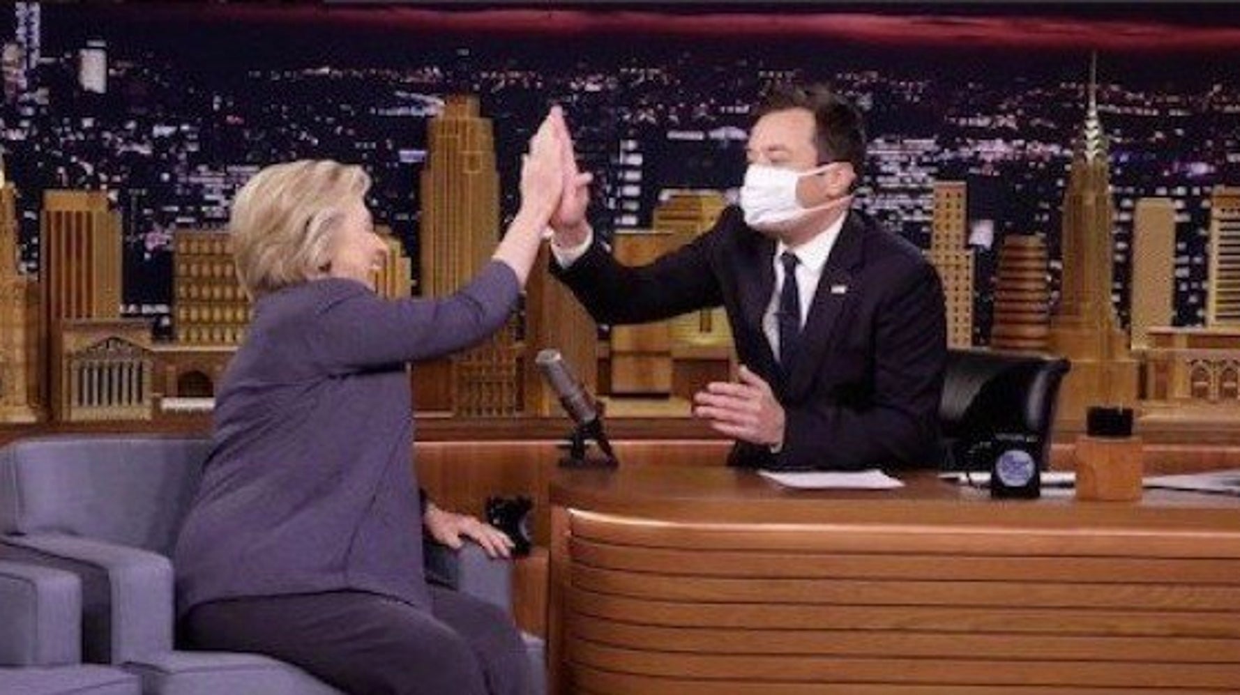 Jimmy Fallon le hizo esta broma a Hillary Clinton sobre su enfermedad ...