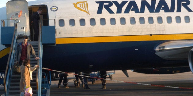 Un avión de Ryanair aterriza de urgencia en Barajas en el segundo ...