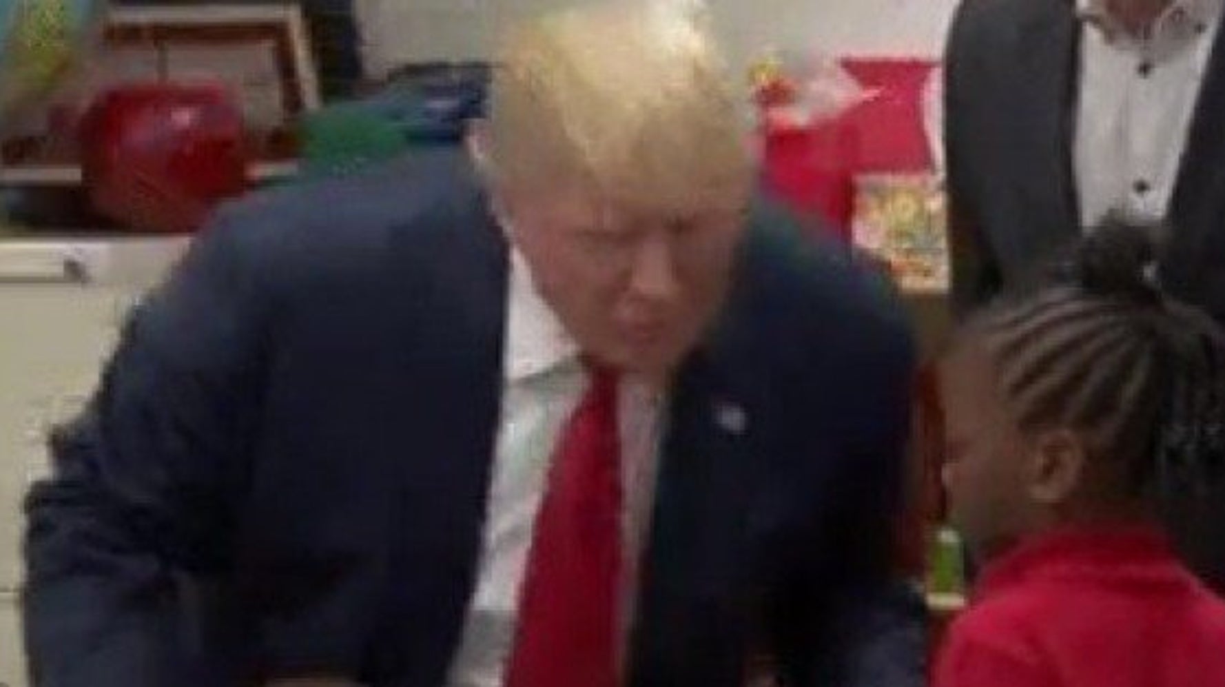 La "cobra" ÉPICA que esta niña le hace a Donald Trump | El HuffPost ...