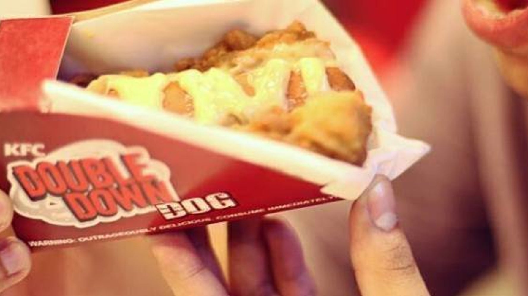 PHOTOS. "Double Down Dog" de KFC : quand le poulet pané rencontre le ...
