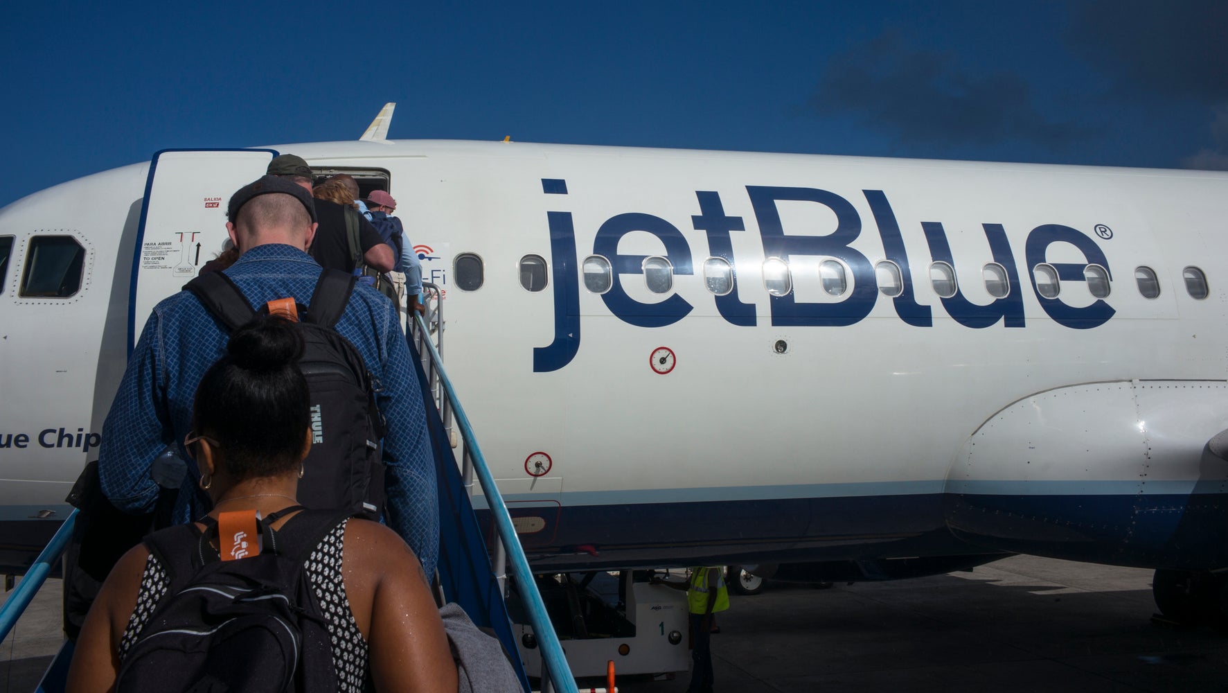 JetBlue Pilot Accused Of Drugging And Raping Female Crew Members ...