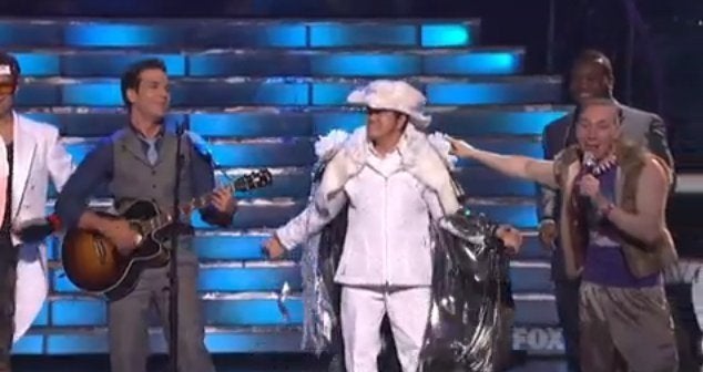 American Idol's Kanye Moment: Ian Benardo Heckles Simon Cowell During ...