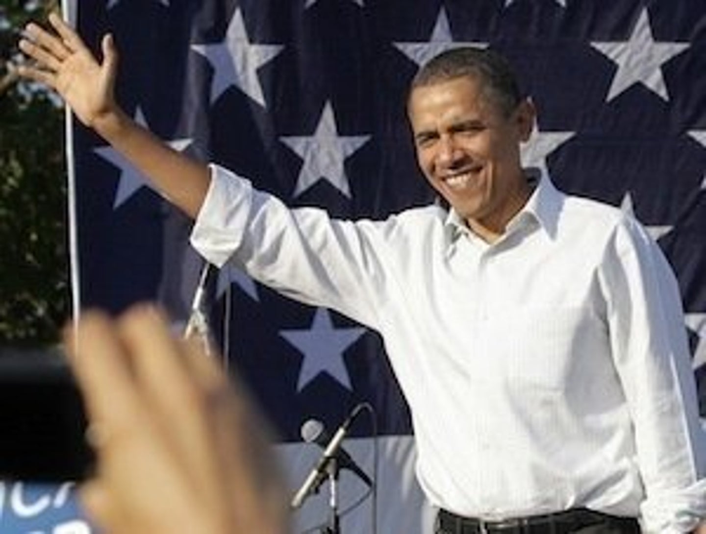 Book Thrown At Obama At Philadelphia Rally (VIDEO) | HuffPost Latest News