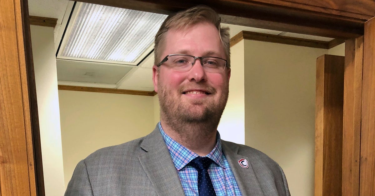 Politician's Claim As Tallest Might Be A Stretch | HuffPost Latest News