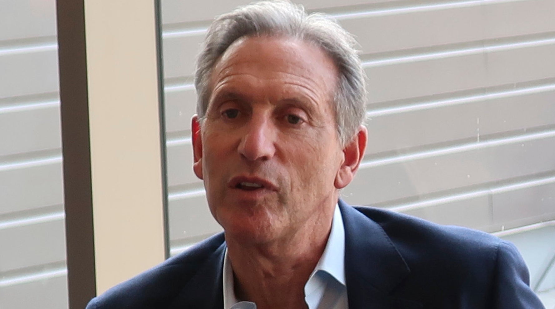 Howard Schultz Roasted On Twitter Over Weird New Campaign Ad | HuffPost