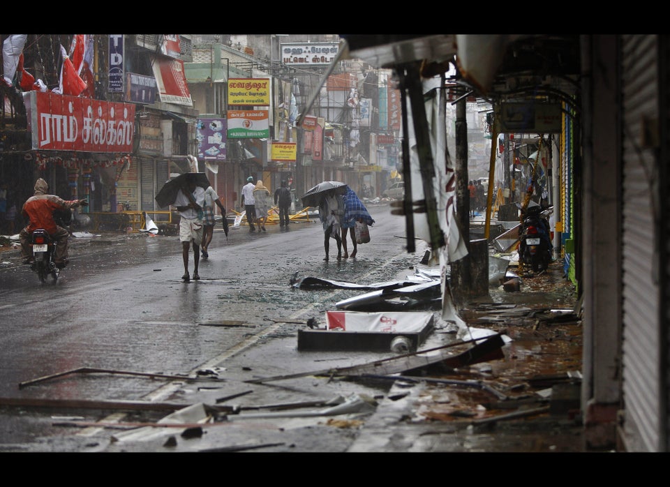 Cyclone Thane Hits Southeast India (PHOTOS) | HuffPost The World Post
