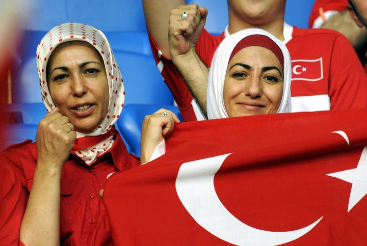 Turkish Women Play Soccer Skirting Religion And Convention | HuffPost ...