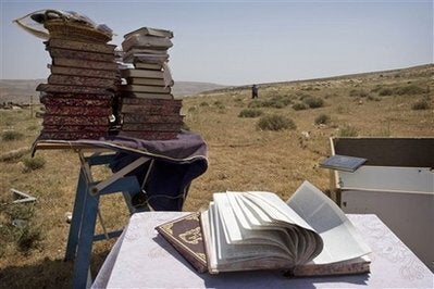 Maoz Esther: Israel Evacuates West Bank Outpost In Gesture To Obama ...