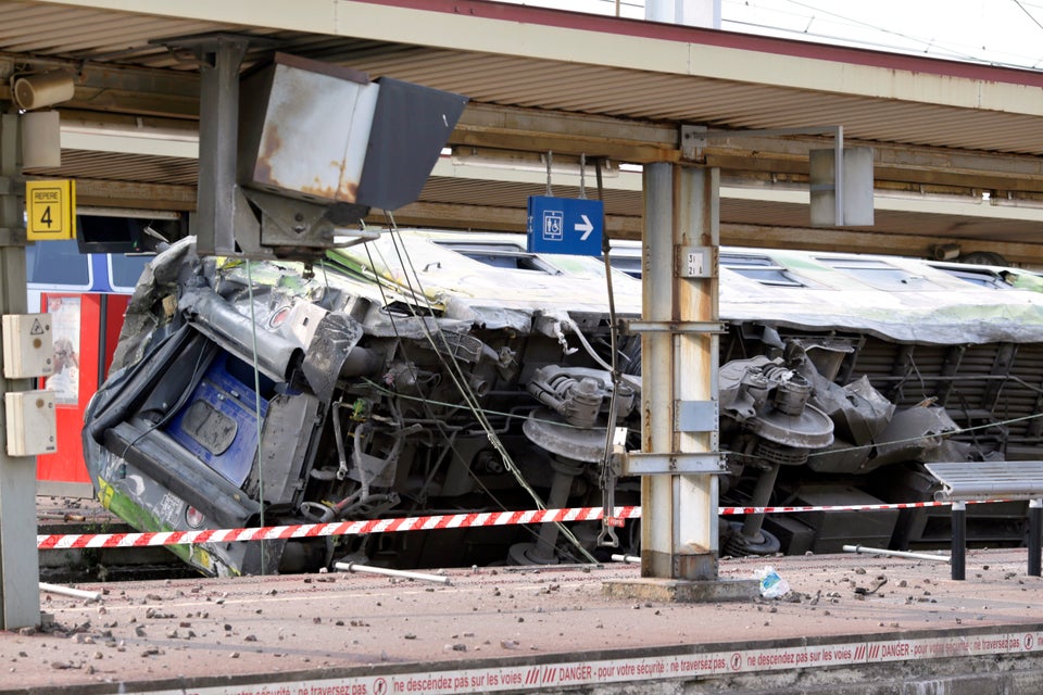 Paris Train Crash: At Least 6 Dead After Derailment Near French Capital ...