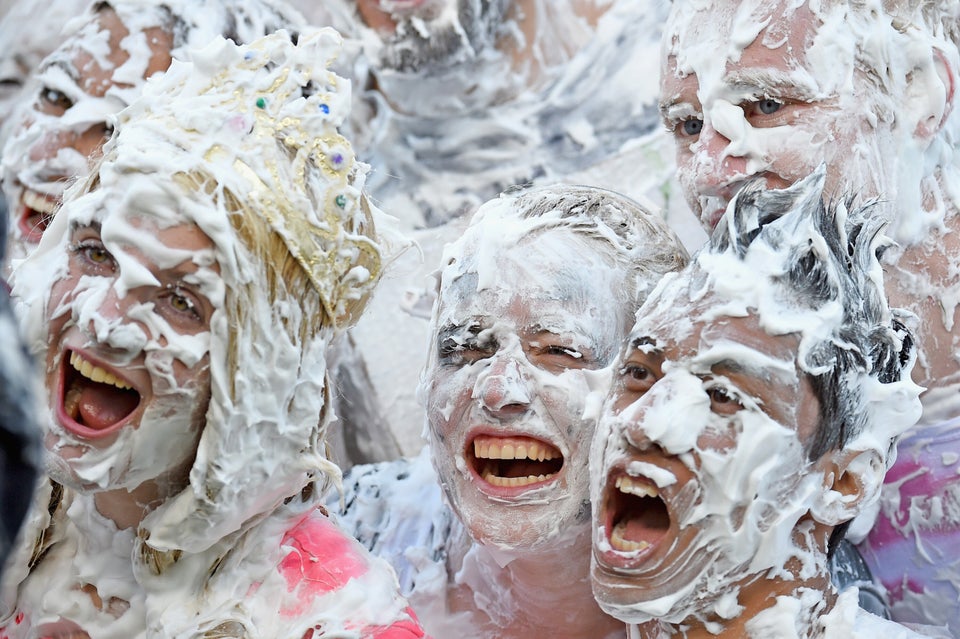 Massive Foam Fight At St. Andrews Is The Best University Tradition Ever ...