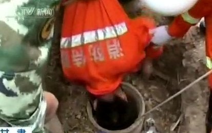 Chinese Boy Rescued From Underground Pipe After 20 Hours (VIDEO ...
