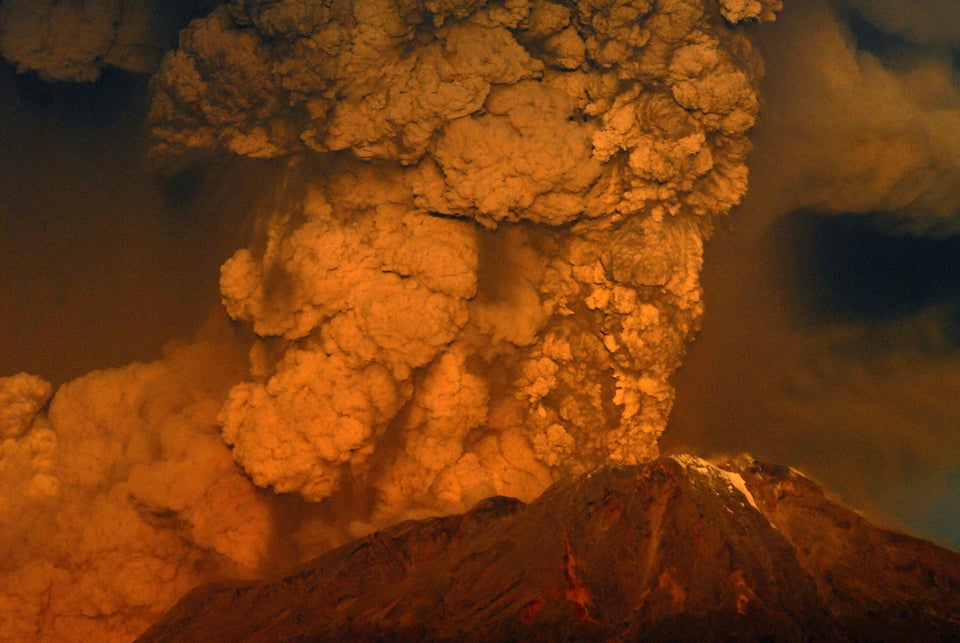 Calbuco Eruption Photos: After Evacuations, Chileans Have Front-Row ...