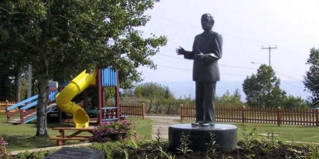 La statue de René Lévesque a été vandalisée à deux reprises en Gaspésie ...