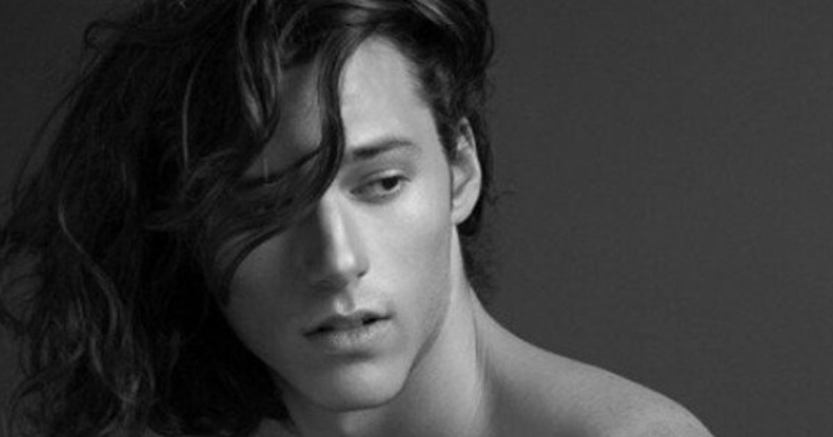 Le mannequin québécois Alexandre L'Abbée se démarque lors du défilé ...