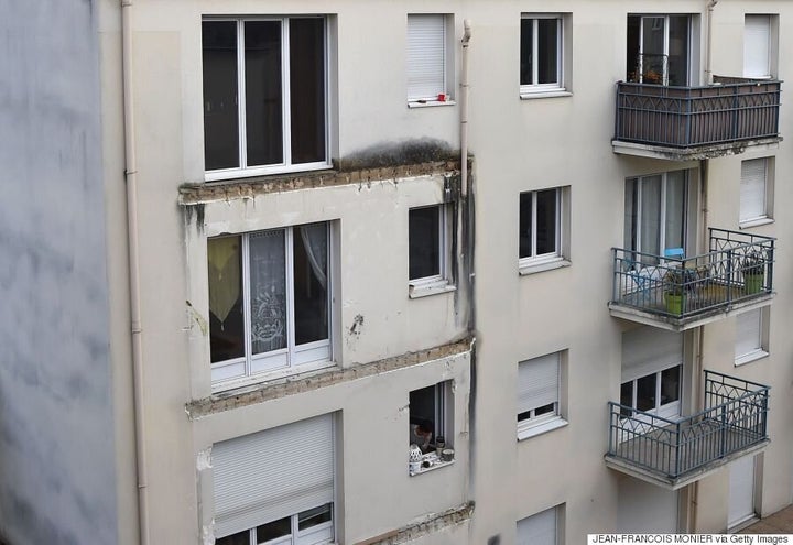 L'effondrement d'un balcon fait quatre morts et une dizaine de blessés en France | HuffPost ...