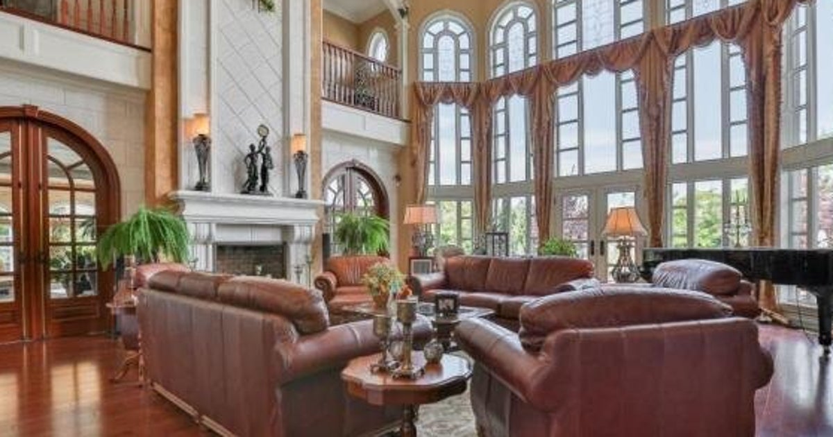 Un spacieux manoir à 7 millions $ en vente à Candiac, en banlieue de ...