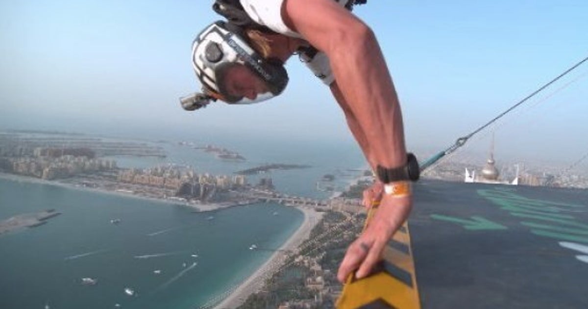 Ces «base jumpers» sautent depuis la Princess Tower de Dubaï à 400 ...