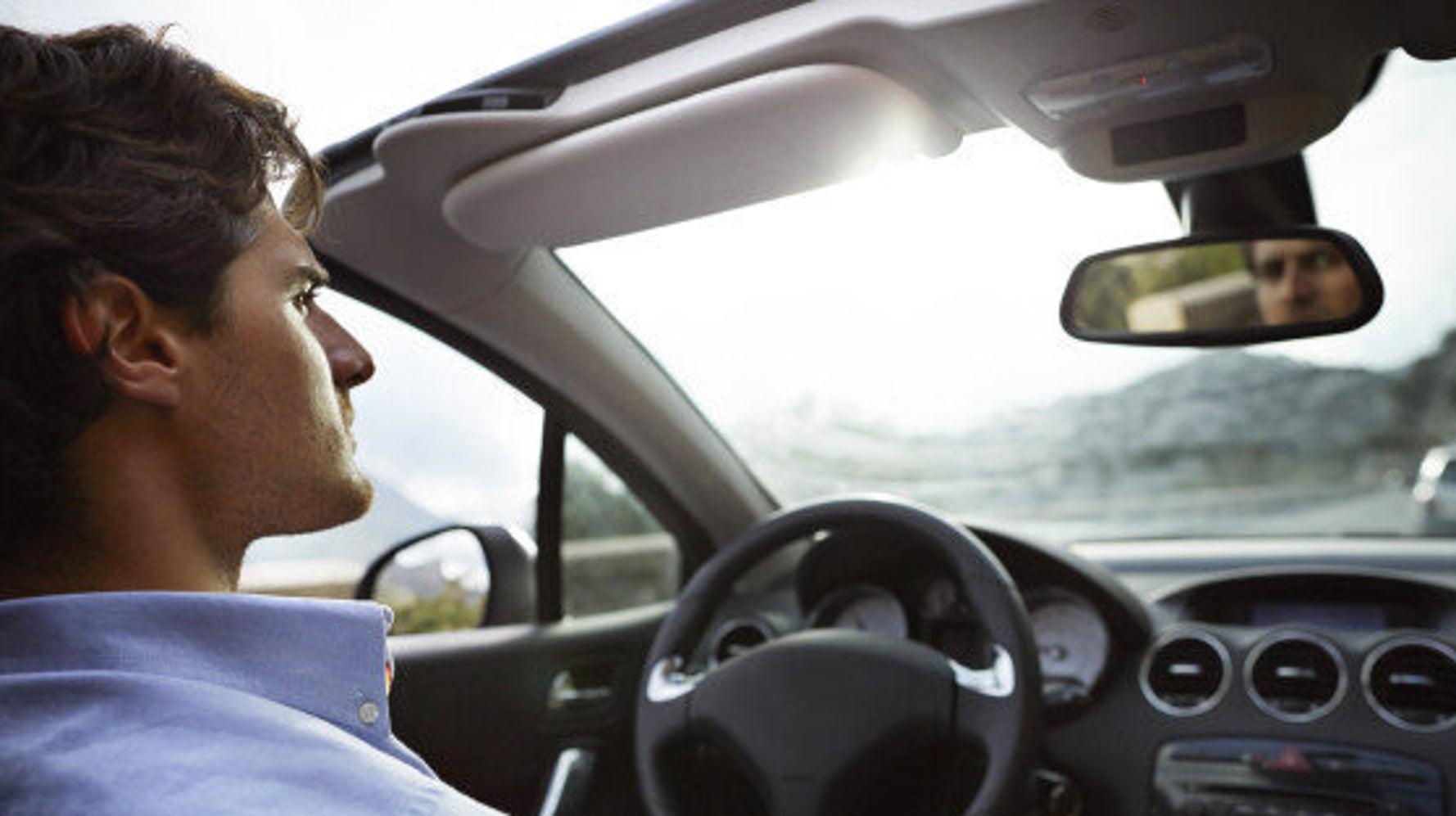 Six comportements qu'il faut éliminer au volant | HuffPost null