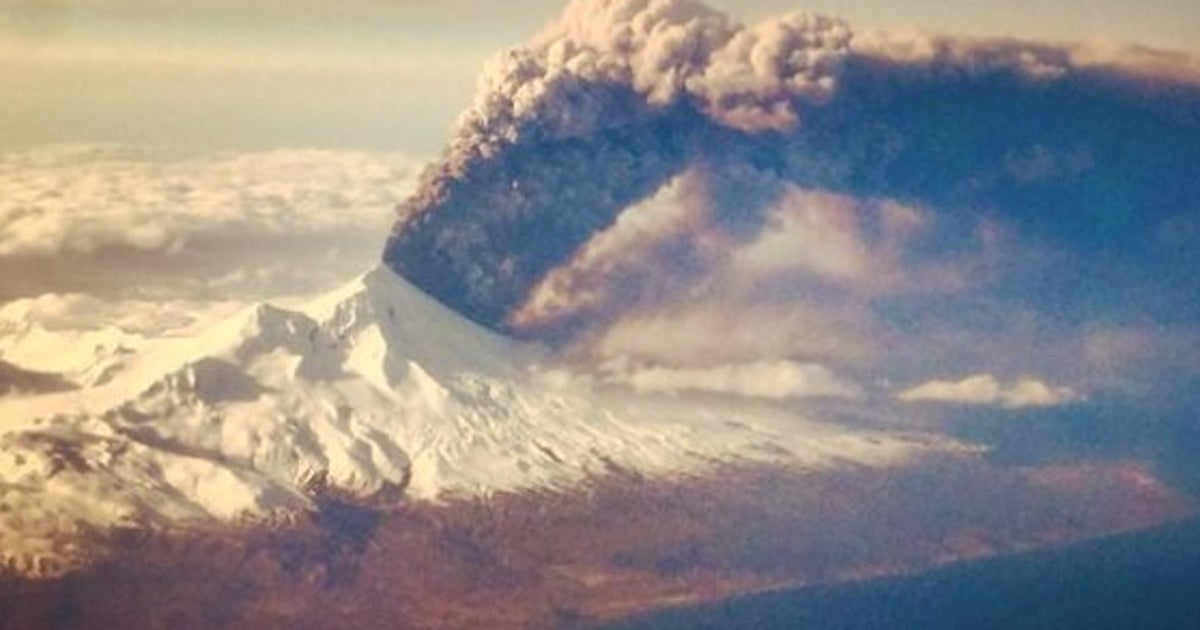 L'éruption d'un volcan en Alaska perturbe le trafic aérien | HuffPost ...
