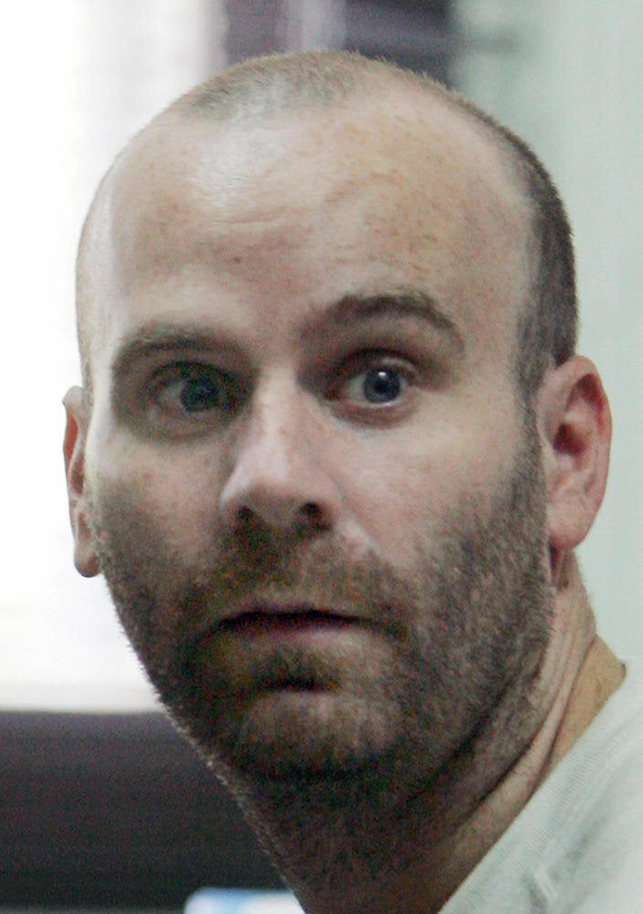 Un pédophile canadien, Christopher Neil, plaide coupable à cinq ...