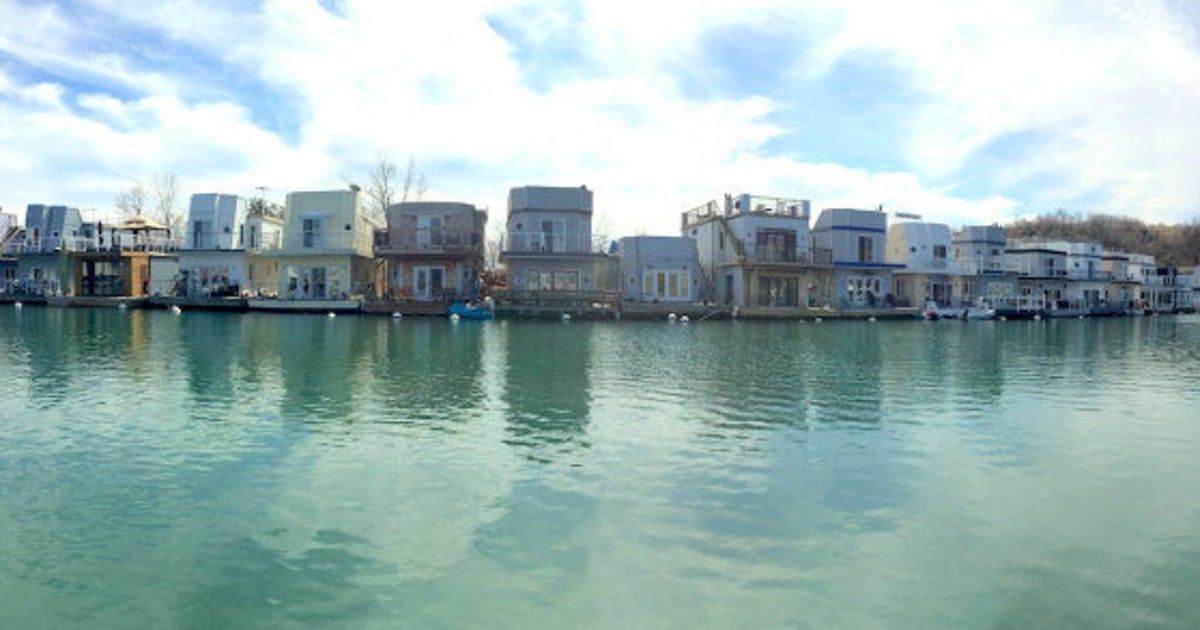 Vivre sur une maison flottante: Découvrez les habitations de la marina ...