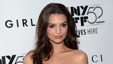 Emily Ratajkowski seins nus Calvin Klein