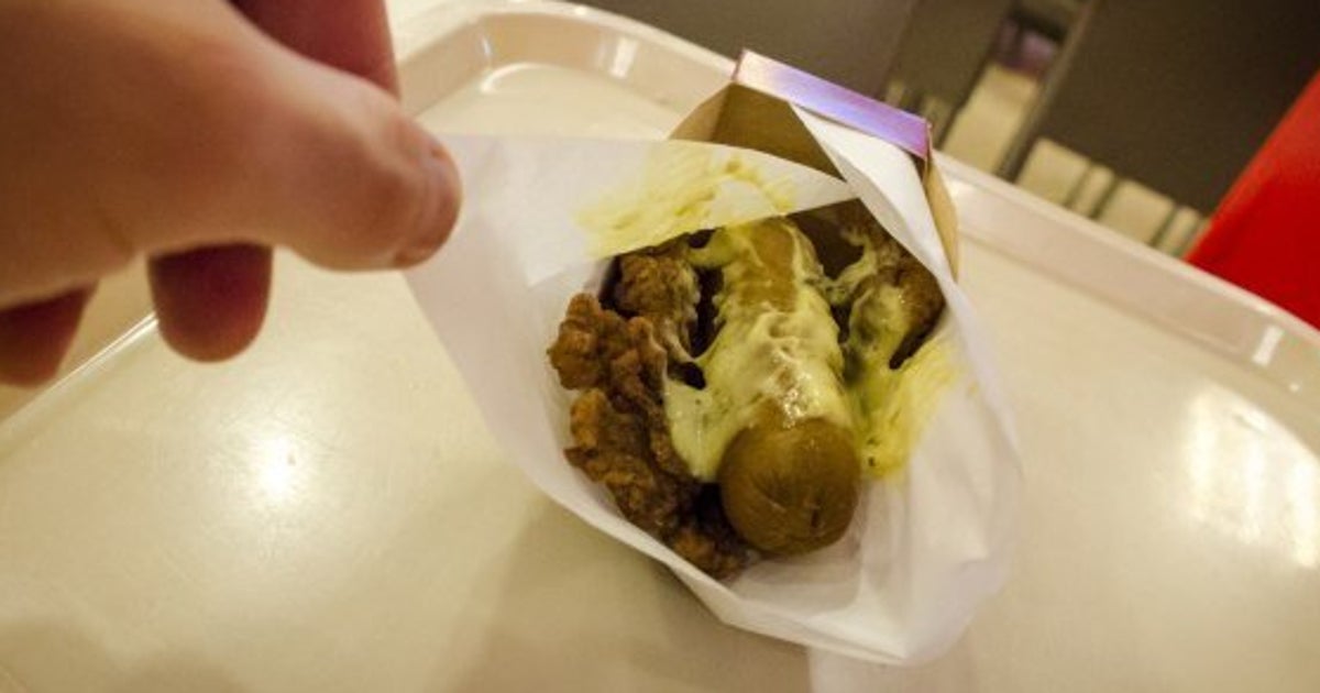 Nous avons goûté au nouveau Double Down Dog de PFK (PHOTOS/VIDÉO ...