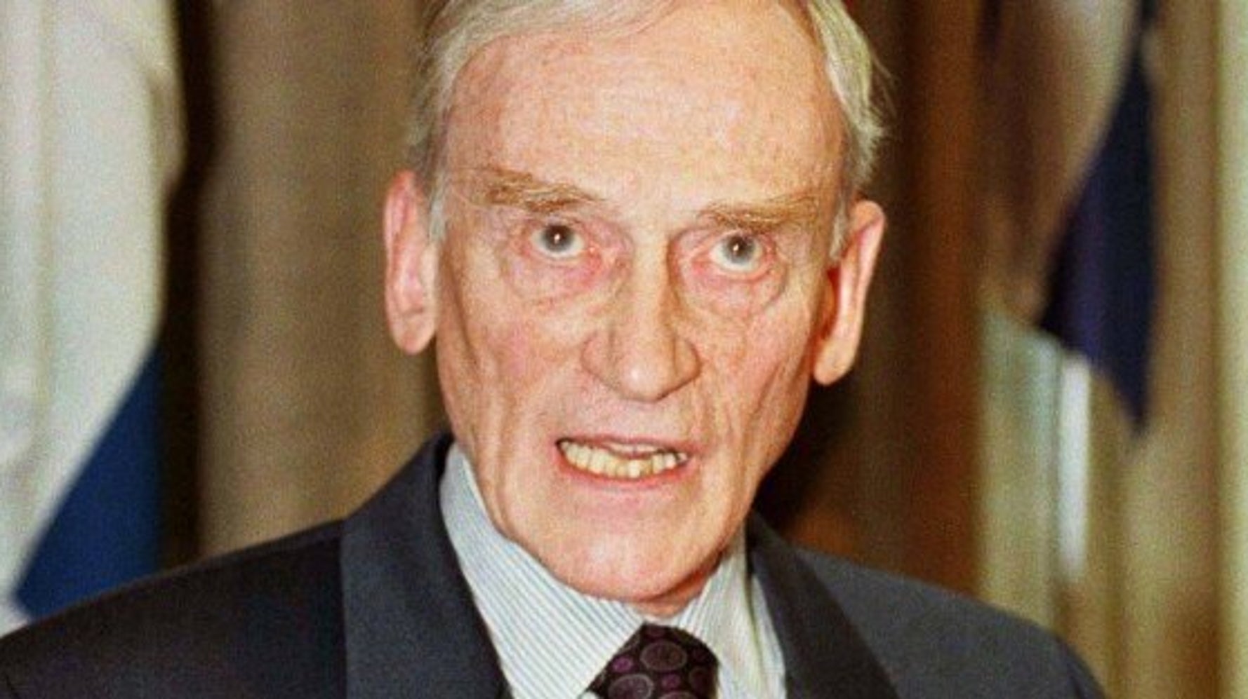 Le grand homme de théâtre québécois Jean-Louis Roux est décédé ...