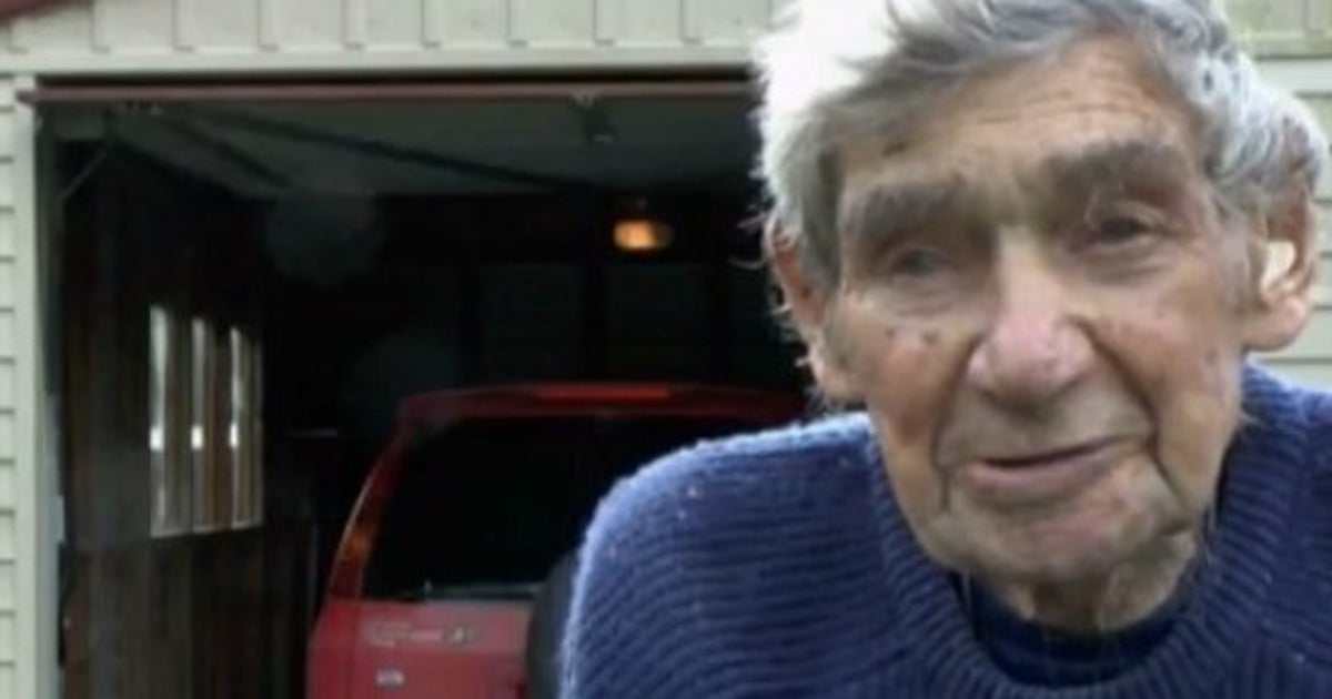 À 105 ans, Bob Edwards conduit toujours (VIDÉO/PHOTOS) | HuffPost Nouvelles