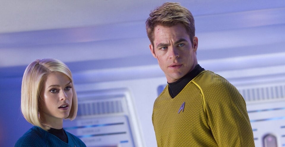 Star Trek Into Darkness Et Alice Eve Sexy En Sous Vêtements Le