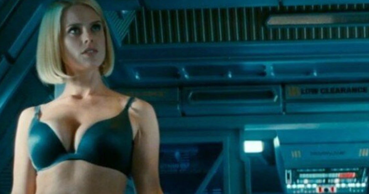 Star Trek Into Darkness Et Alice Eve Sexy En Sous Vêtements Le Scénariste Sexcuse Pour La