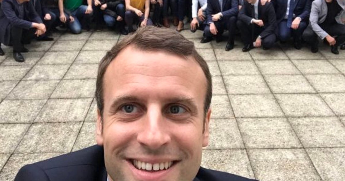 Le selfie de Emmanuel Macron vaut le détour(nement) | HuffPost Nouvelles
