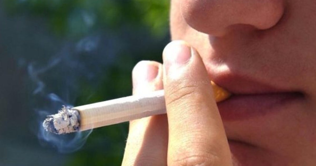 Fumer à plus de 9 mètres des portes: une mesure difficile à gérer ...