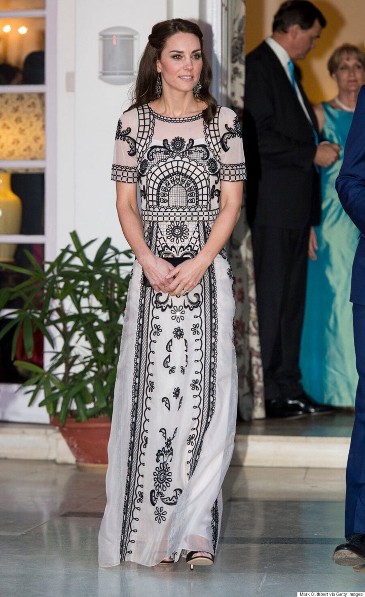 Kate Middleton vit un moment «Marilyn» en Inde (VIDÉO) | HuffPost Vivre Kate Middleton vit un moment «Marilyn» en Inde (VIDÉO) | HuffPost Vivre