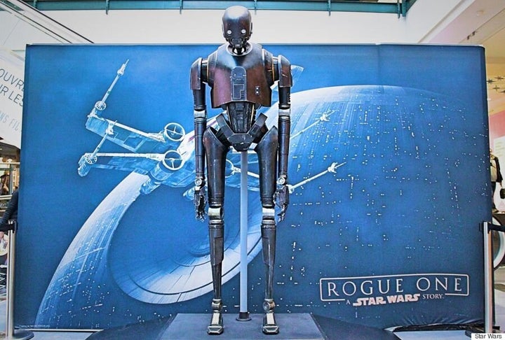 «Rogue One», le robot K-2SO en visite à Montréal | HuffPost Divertissement