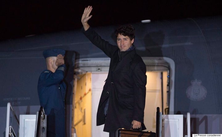 L'avion du premier ministre Justin Trudeau rebrousse chemin | HuffPost ...