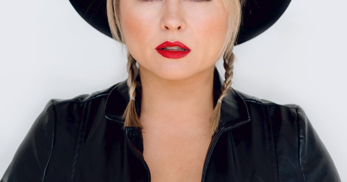 Mitsou célèbre les 30 ans de «Bye bye mon cowboy» avec une superbe ...