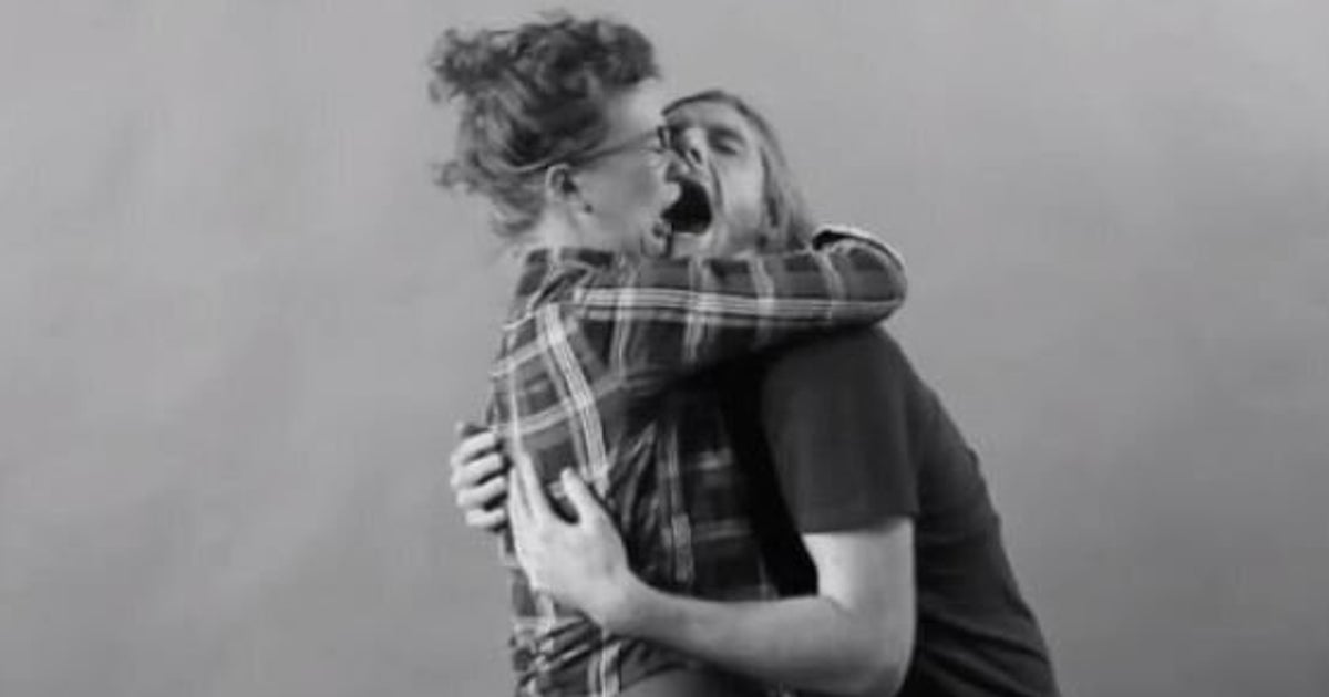 Les Parodies De «first Kiss La Vidéo Des Inconnus Sembrassant Pour