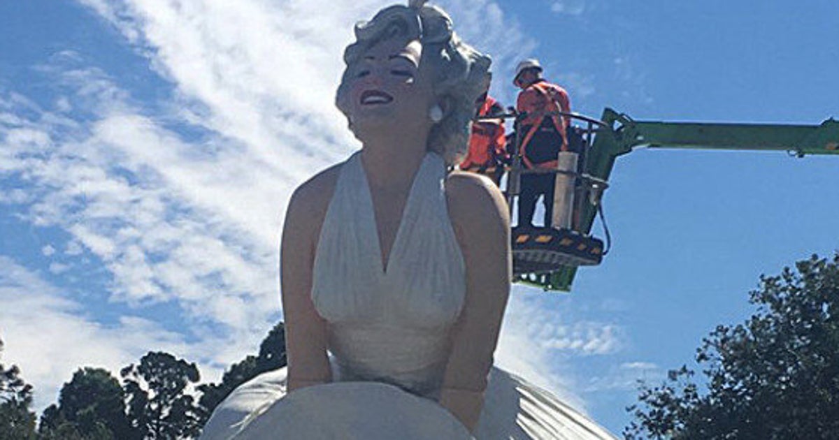 Marilyn Monroe Tribute Statue Takes Centre Stage In Bendigo | HuffPost News