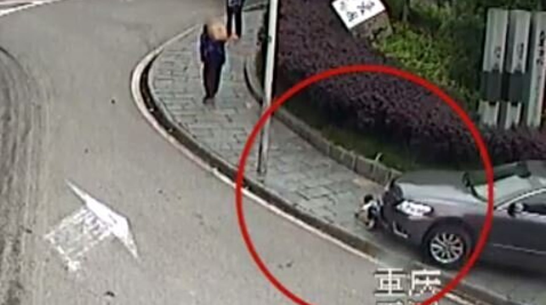 Heart-Stopping Moment A Young Boy Is Run Over By A Car | HuffPost null
